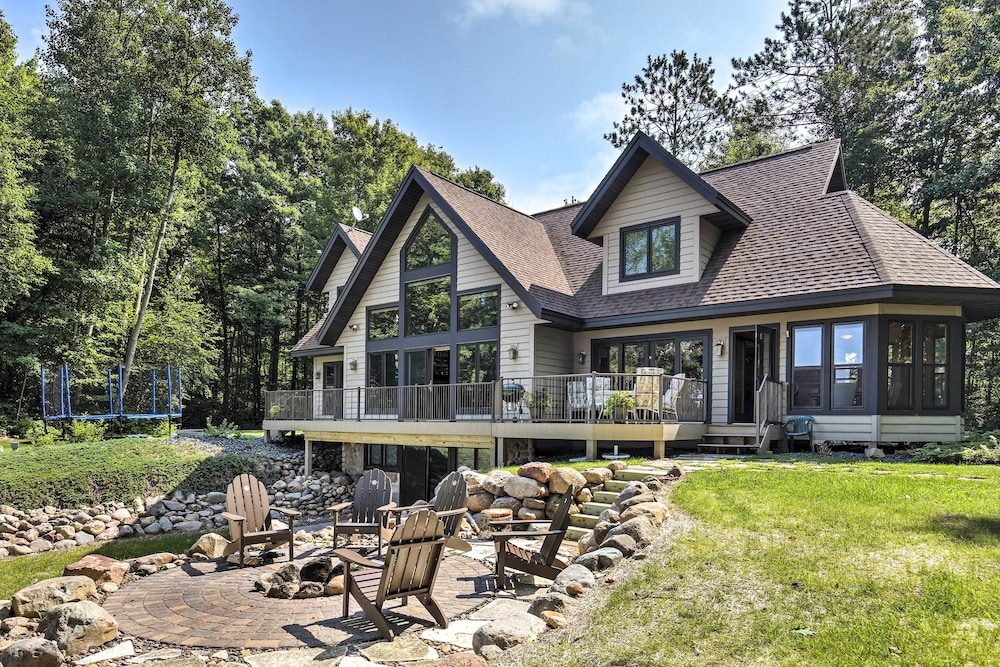 Lakefront Hayward Home W/ Game Room & Private Dock - Winter, WI