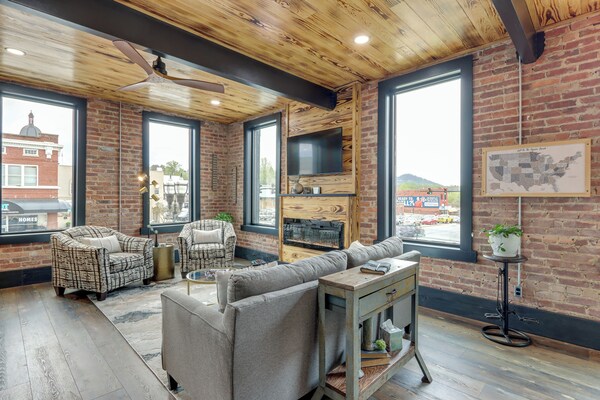 Luxurious Downtown Murphy Vacation Rental Loft! - Murphy, NC