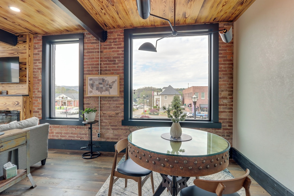 Luxurious Downtown Murphy Vacation Rental Loft! - Murphy, NC