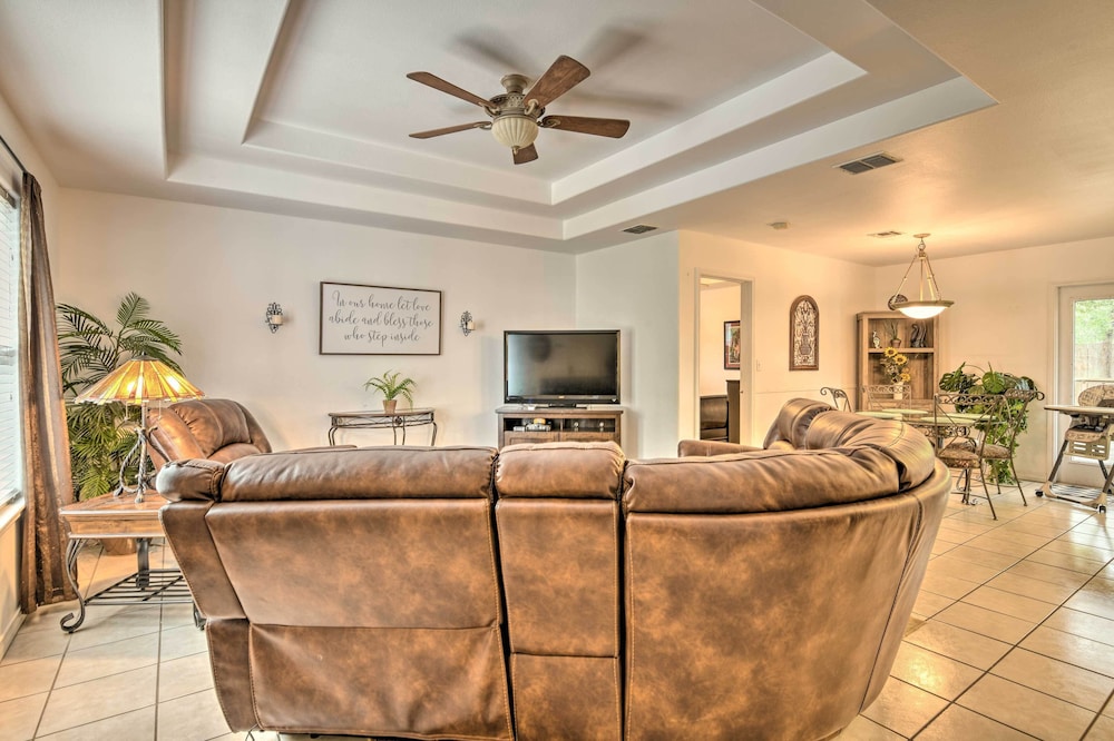 Pet-friendly Rockport Home ~ 4 Mi To Beach! - Rockport, TX