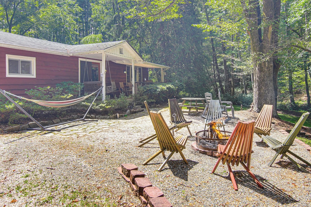 20-acre Cabin W/ Pond: 6 Mi To River Arts District - Asheville, NC