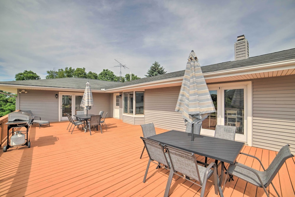 Near Boat Launch: Pet-friendly Grass Lake Getaway - Chelsea, MI
