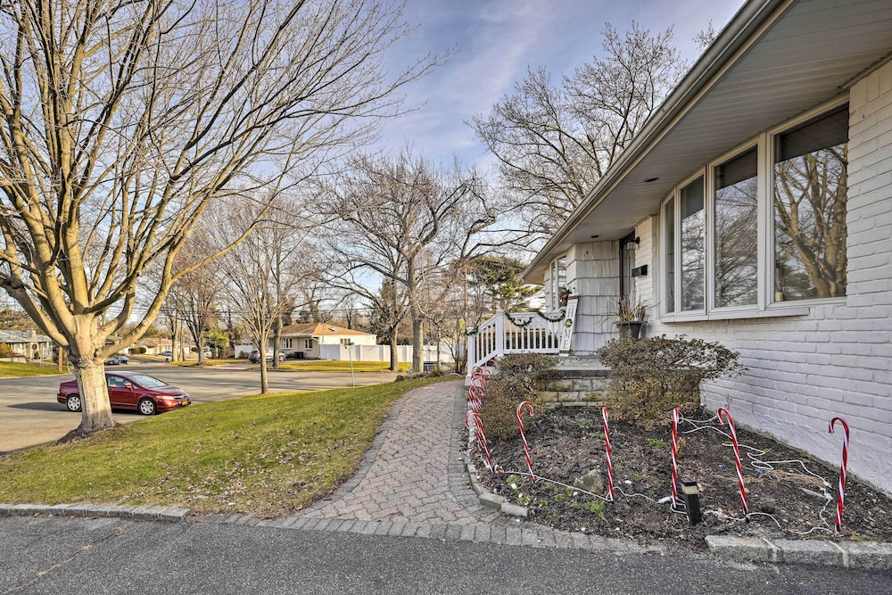 Quiet Commack Cottage W/ Pool, 8 Mi To Beach! - Northport, NY