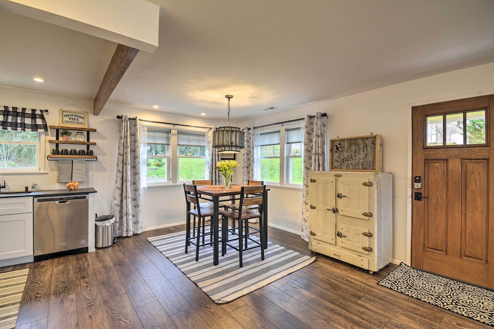 Updated Port Orchard Home, Walk To Waterfront - Bainbridge Island, WA