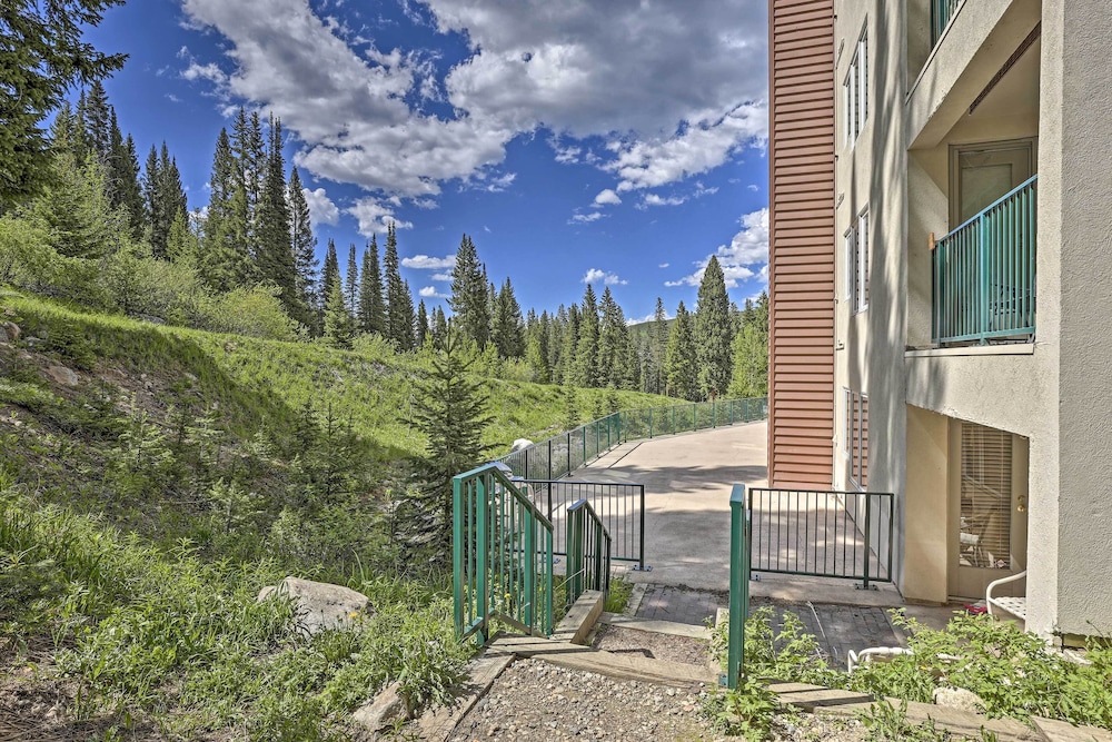 Ski-in/ski-out Winter Park Condo W/ Hot Tub Access - Georgetown, CO
