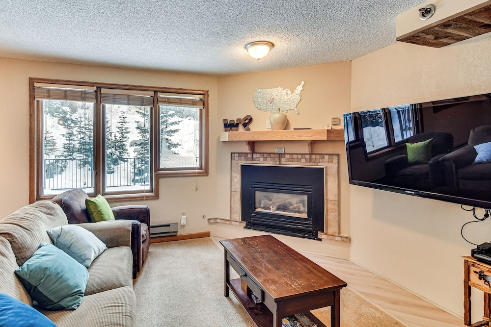 Ski-in/ski-out Winter Park Condo W/ Hot Tub Access - Georgetown, CO