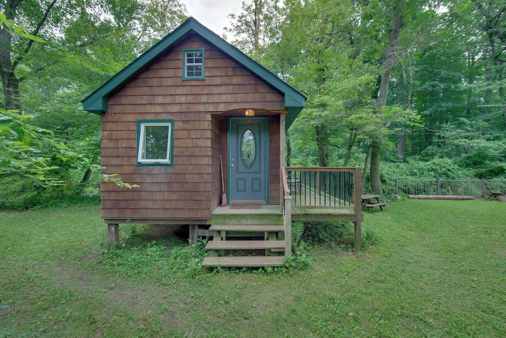 Tranquil Creekside Cabin In Dutch Country! - Morgantown, PA