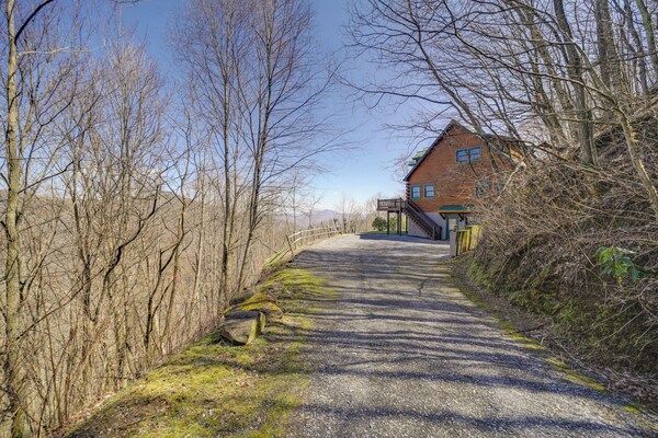 Waynesville Vacation Rental W/ Mountain Views! - Maggie Valley, NC