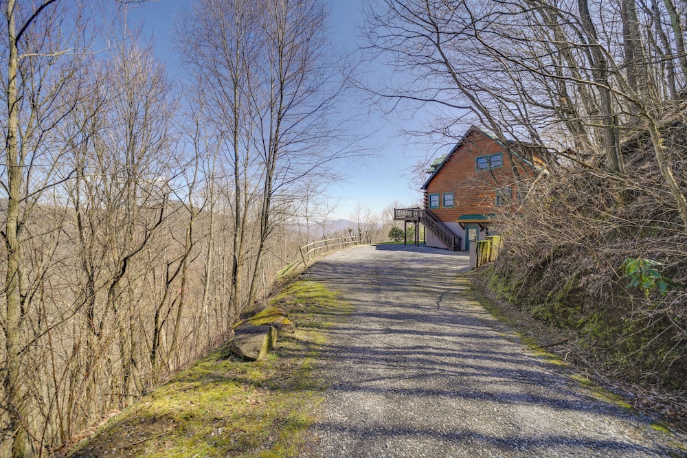 Waynesville Vacation Rental W/ Mountain Views! - Maggie Valley, NC