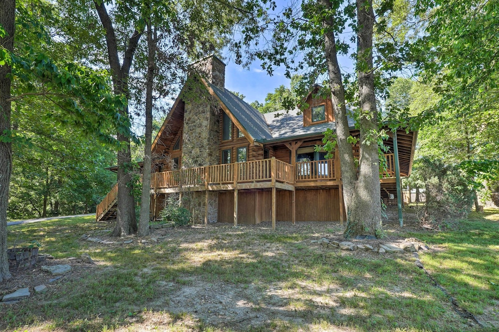 Country Cabin W/ Wraparound Deck & Views! - Withrow Springs State Park, Huntsville