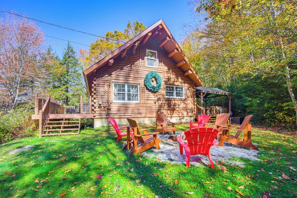 Andover Cabin Retreat W/ Hot Tub & Fireplace! - Vermont