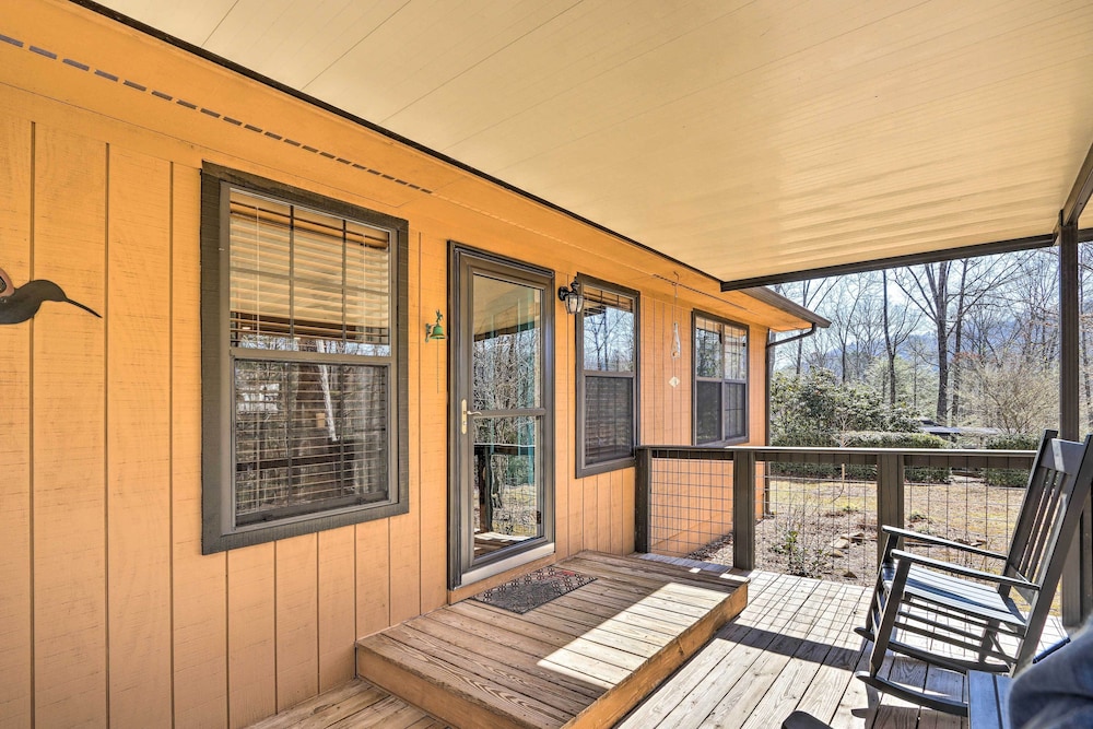 Unwind Fireside: Serene Murphy Escape W/ Hot Tub! - Murphy, NC