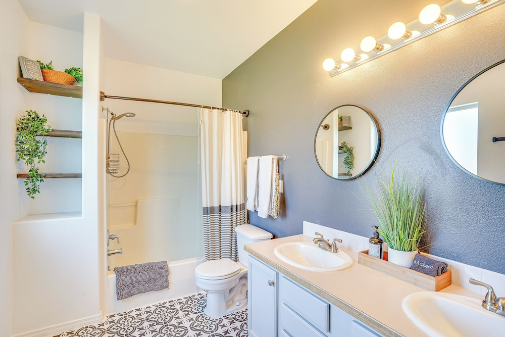 Charming Bend Home W/ Porch & Yard: Great Location - Bend, OR