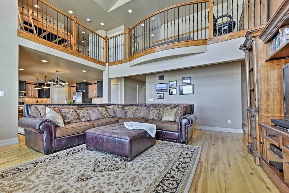 Cabin W/ Beach Access, Sport Court, Hot Tub & View - Bear Lake