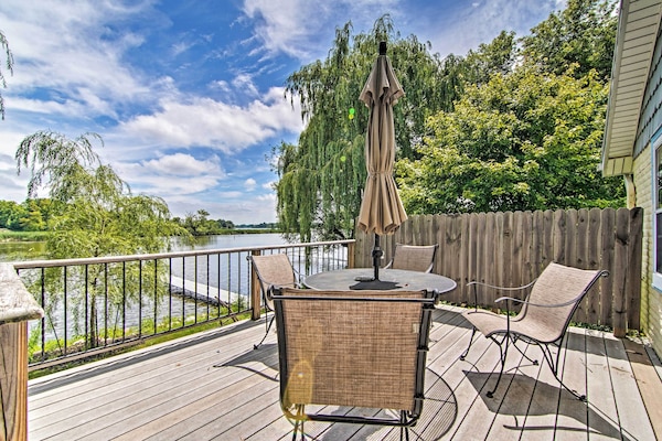 Charming Horicon Cottage + Dock On Rock River - Juneau, WI