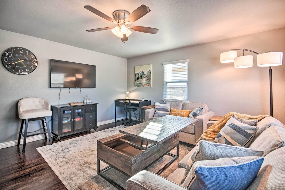 Cozy Duplex, Walk To Bentonville City Square! - Bentonville, AR