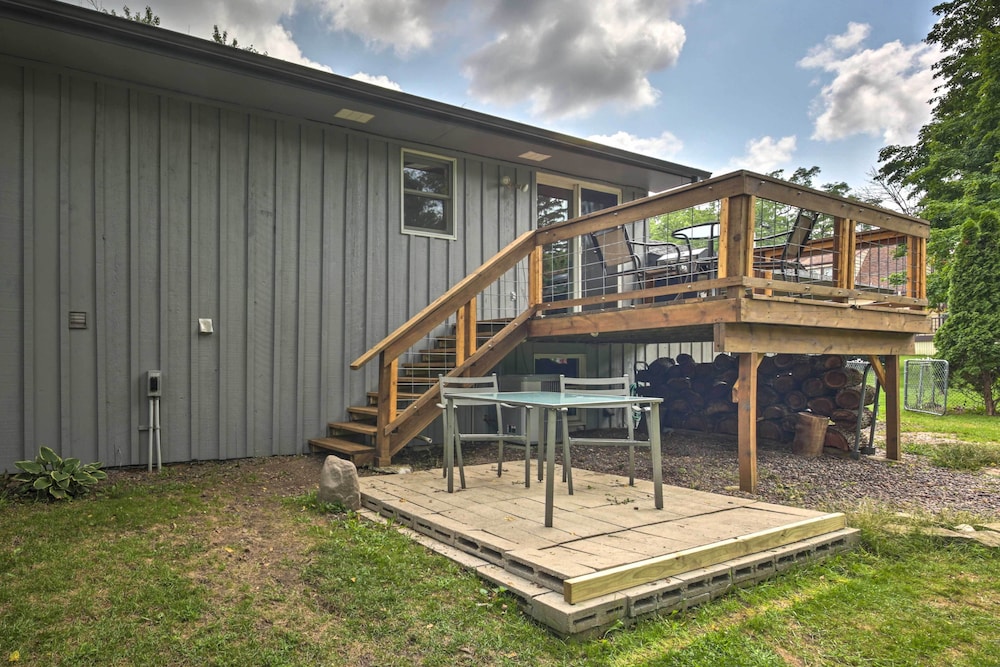 Lake Nagawicka Home - 2 Blocks To Boat Launch - Oconomowoc, WI