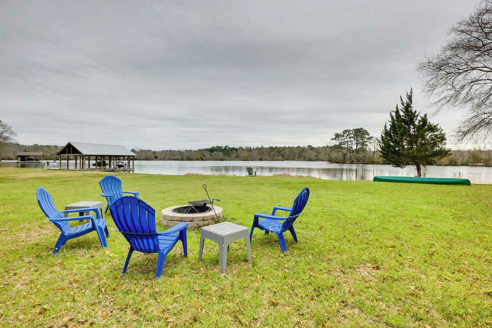 Waterfront Home W/ Boat Dock On Lake Conroe! - Lake Conroe, TX