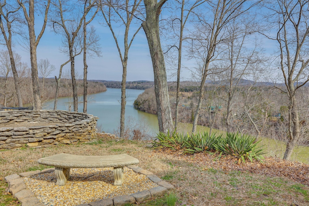 Lake Cumberland Resort Condo W/ Direct Lake Access - Kentucky