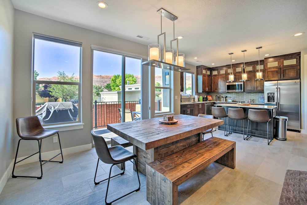 Luxury Moab Vacation Rental W/ Pool Access! - Moab, UT