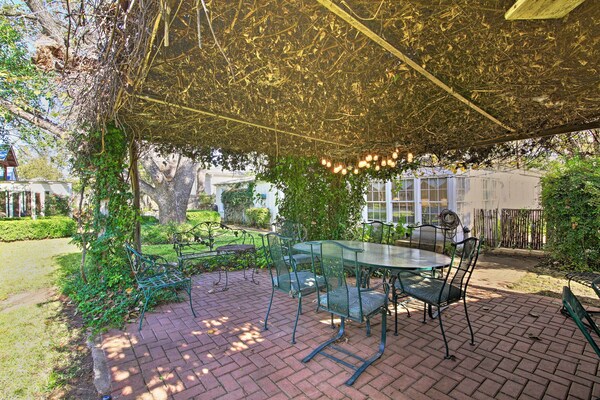 Walk To Main St Action! Spacious Historic Retreat - Fredericksburg, TX
