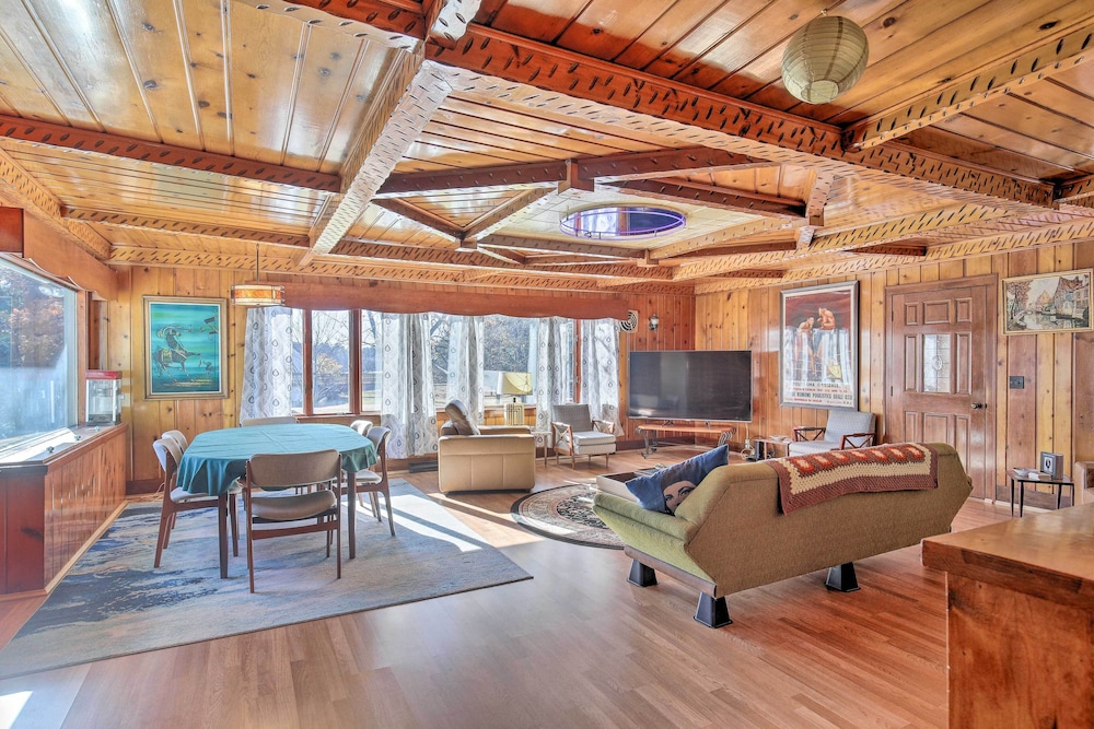Retro Rhinelander Lake Retreat W/ Fire Pit! - Rhinelander, WI