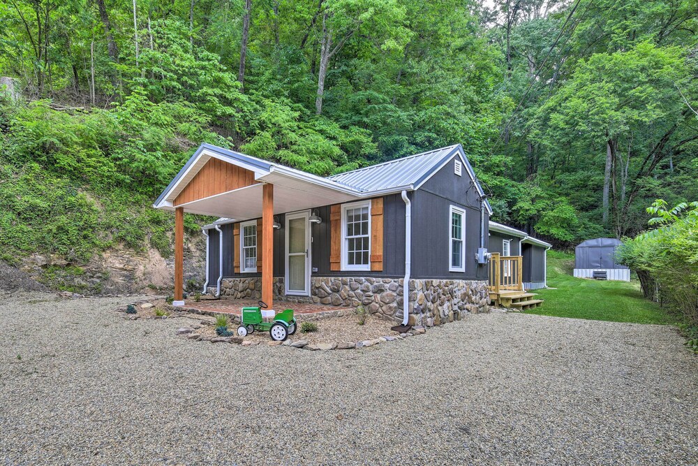 Updated Bristol Retreat ~ 2 Miles To Downtown! - Bristol, TN