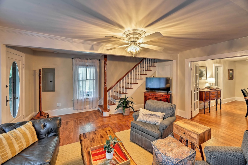 New Bern Home W/ Yard, Grill + Walkable Location - New Bern, NC