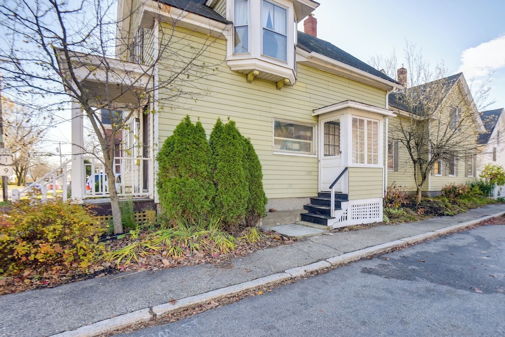Charming Saco Apartment ~ 4 Mi To The Beach! - Saco, ME