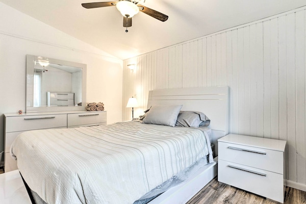 Bright Ann Arbor Home W/ Yard, 3 Mi To U Of M - Ann Arbor, MI