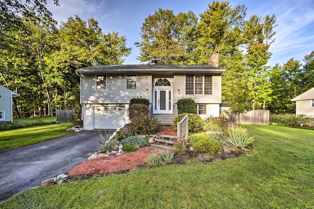 Updated Home W/ Pool + Deck ~ 2 Mi To Dtwn! - Saratoga Springs, NY
