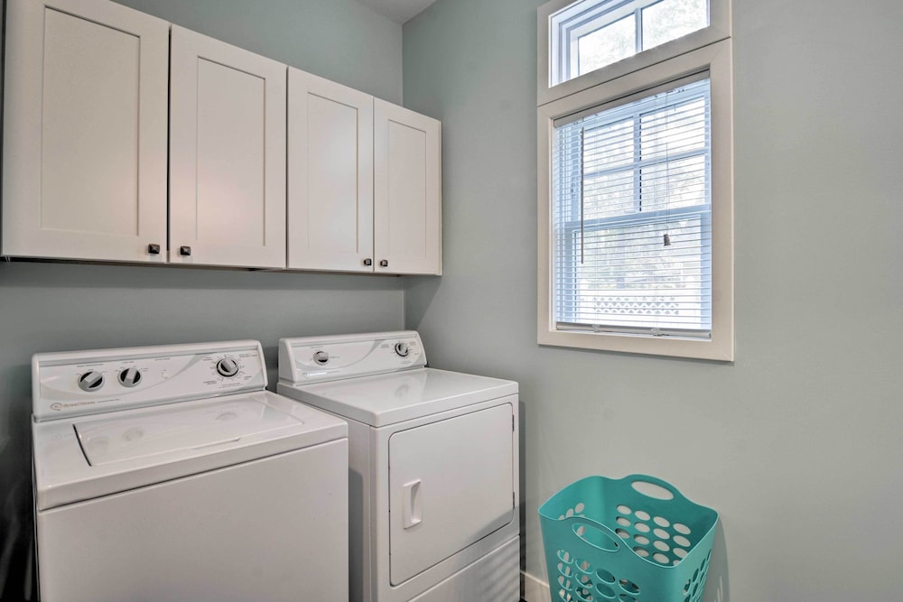 1/2 Mi To White Pine Trail: Lakefront Home W/ Dock - Caberfae Peaks, MI