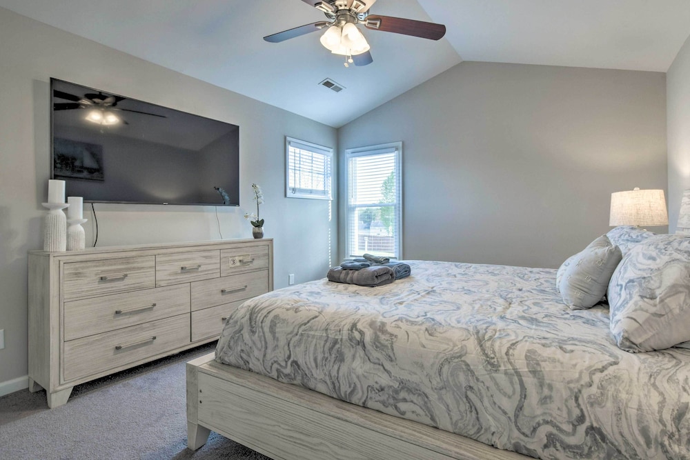 Gorgeous Graham Home With Private Outdoor Pool! - Graham-Mebane Lake