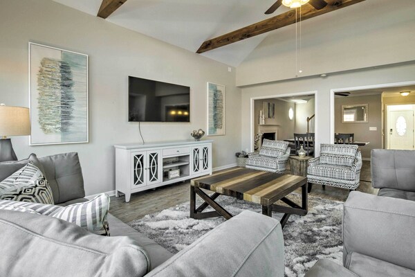 Fenced Yard & Ping-pong Table: Spacious Graham Gem - Graham-Mebane Lake