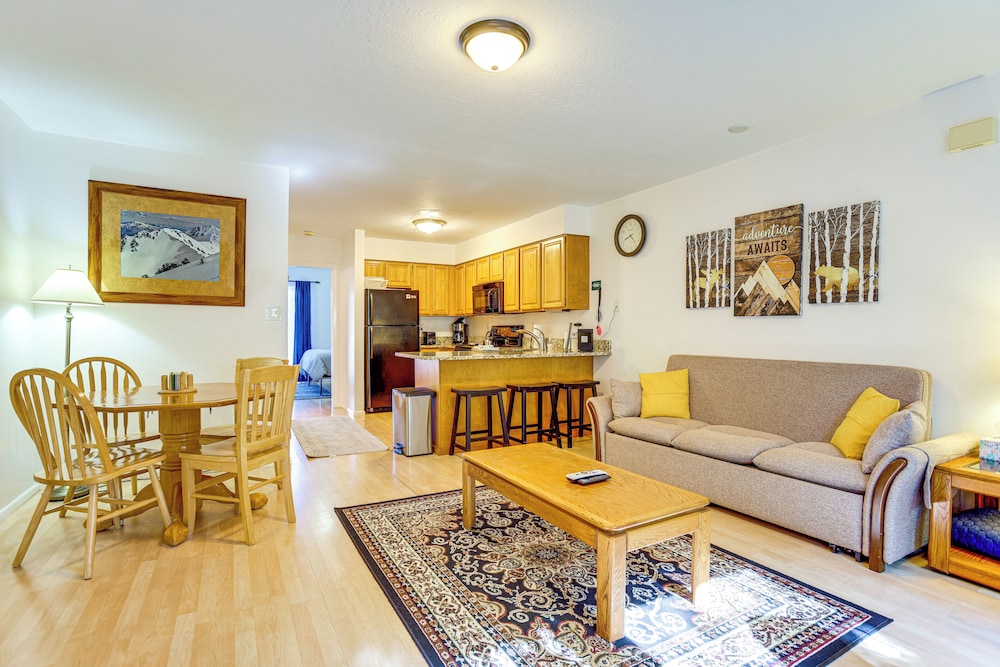 Cozy Wolf Lodge Ski Retreat - 17 Mi. To 3 Resorts! - Utah