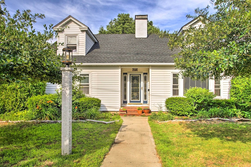 Walk To Beach: Maine Home W/ Hot Tub & Deck! - Old Orchard Beach, ME
