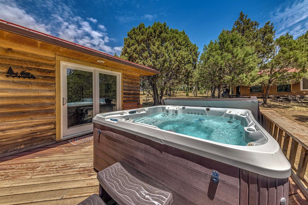 Rustic Alto Cabin W/ Hot Tub, Deck & Fireplace! - Ruidoso, NM