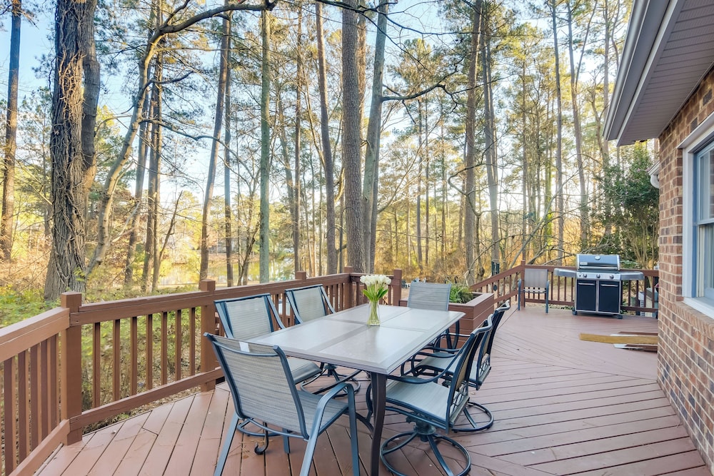 Peaceful Durham Retreat On Pond With Huge Deck! - Durham, NC
