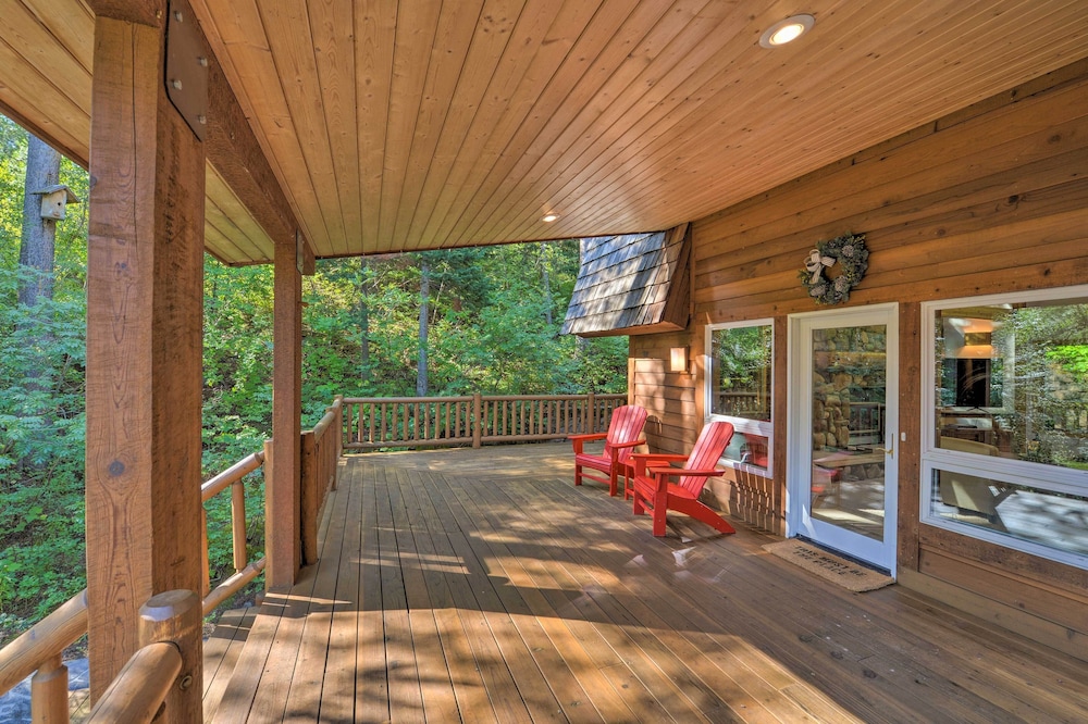 Wild Huckleberry Alpine Cabin: Fireplace & Deck! - Wyoming
