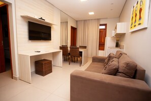 Quarto premium | Área de estar | TV de tela plana 40 polegadas com canais a cabo, TV, filmes pagos