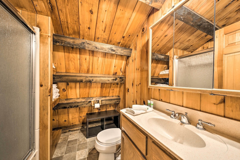 All-season Sanctuary: Steps To Moosehead Lake - Moosehead Lake, ME