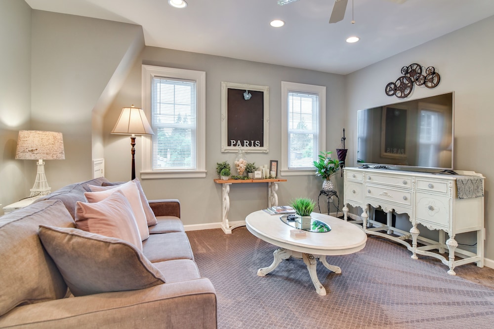 2 Mi To Bay Park: Charming Milwaukie Getaway - Portland, OR