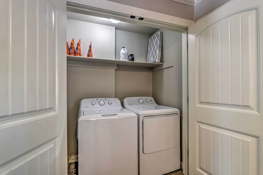 Charming Springdale Townhome ~ 5 Mi To Dtwn! - Springdale, AR
