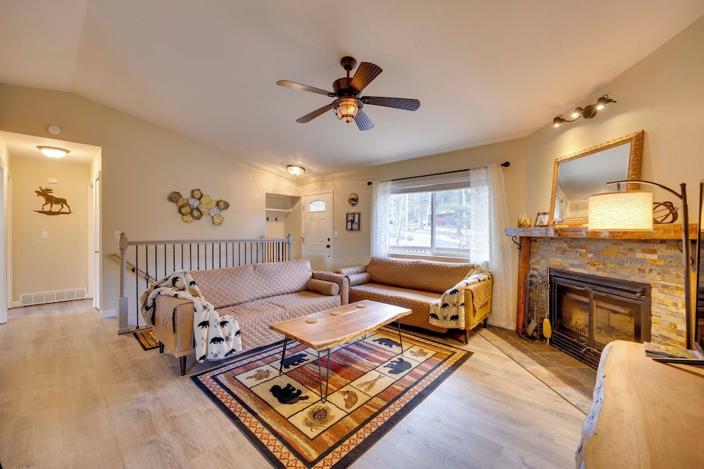 Comforting Woodland Park Home W/ Fire Pit! - Woodland Park, CO