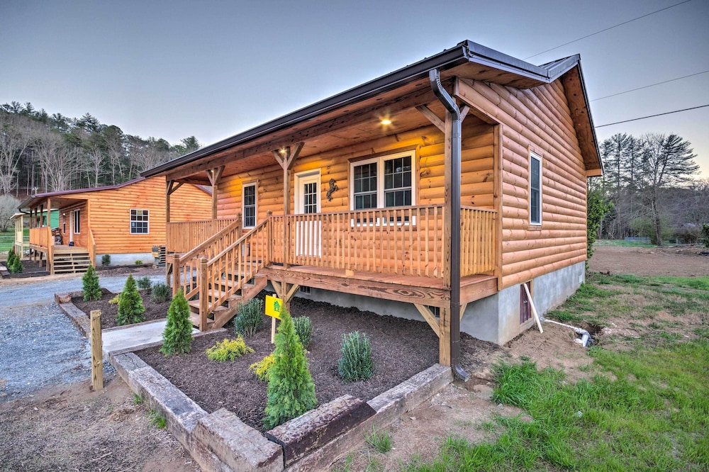 Fire Pit: Cozy Bryson City Cabin On Tuck River - Cherokee, NC