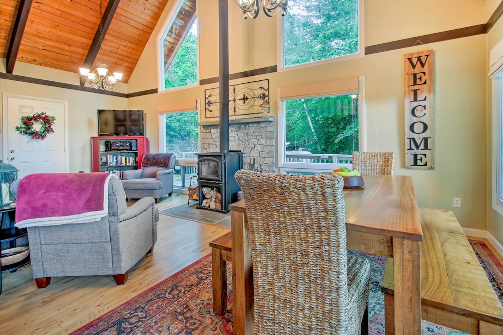 Conway Area Chalet W/ Mountain Views & Fire Pit! - Conway, NH