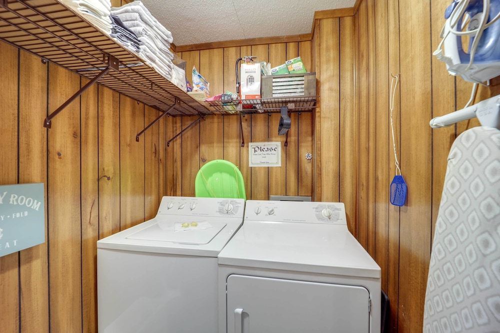 Hike, Golf & Ski: Beech Mtn Condo W/ Resort Perks! - Beech Mountain, NC