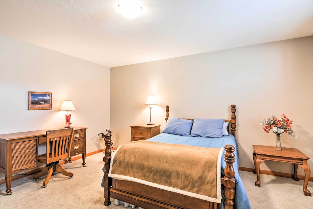 Custom Home W/ Decks In Boulder! Gateway To Parks! - Boulder, UT