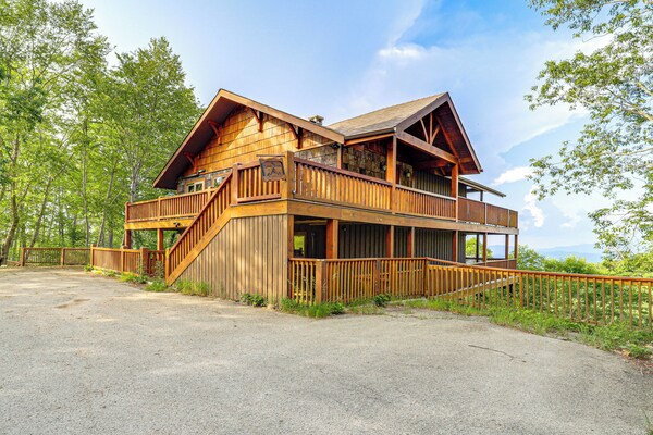 Family Fun! Beech Mtn Home W/ Game Room & Views - Watauga Lake, TN