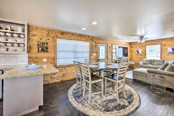 湖畔的Daingerfield度假屋，配有共享船坞！ - 坎普郡